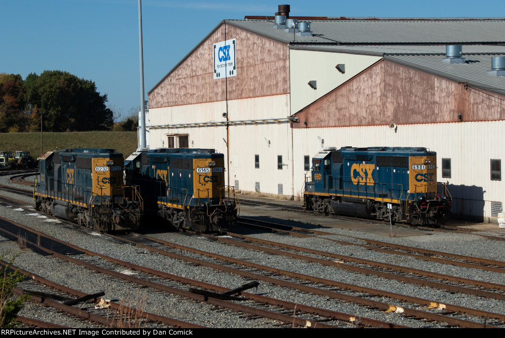 CSX EMD's at Acca